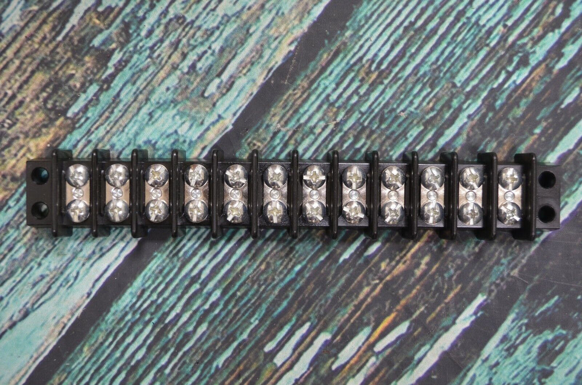 12 Circuit Terminal Block McMaster-Carr 300V AC/300V DC 9/16" Center-t ...